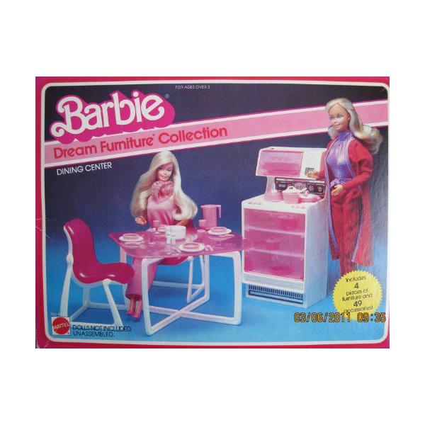 【商品名】Barbie(バービー) Dream Furniture コレクション - DINING CENTER / 4 Pieces of Furniture &amp; 49 アクセサリー (1982 Mattel Hawthorne)...