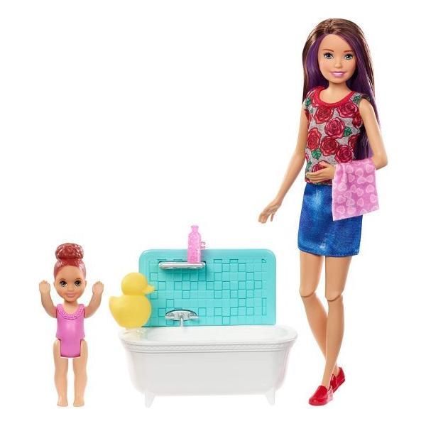【商品名】Barbie バービー Skipper Babysitters Inc.バスタブ、ベビーシッタースキッパー人形、腕とスプラッシュを動かすボタン付きの小さな幼児人形、テーマのアクセサリー、3-7歳のギフト : Barbie Skip...