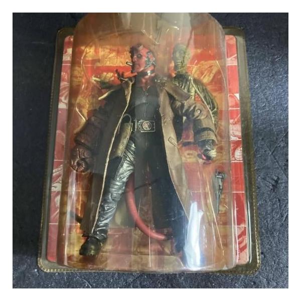 【商品名】MEZCO メズコ ヘルボーイ with コープス 日本限定スペシャルフィギュア【カテゴリー】 フィギュア 【メーカー】 メズコ(Mezco Toyz LLC)