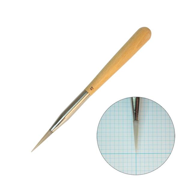 メノウ（瑪瑙）石を各種の形状に削り研ぎ上げ、軸につけた筆状のつやだし棒です。金箔をとのこを塗った上に置き、とのこが生渇きのうちにこのメノウ棒で磨きます。ドイツ製。■つむ型：線を刻むときに使用する。■先端サイズ：6×40mm