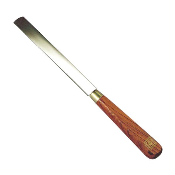 金箔を好みの大きさに切るナイフ。箔盤の上に金箔を置きこのナイフで打つと同時に引き切る。金箔のすくい上げにもナイフの腹を使用できる。刃は砥いだ後、箔盤の皮を切らない程度に、まるくしてあります。