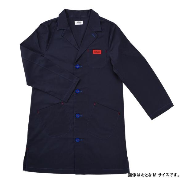 コットン100％素材で肌に優しく、かわいいボタンが特徴のワークコート。おえかきの時に着れば気分はプロの画家さんです。＜仕様＞■サイズ：おとな M■素材：綿 100%■カラー：ネイビー■中国製