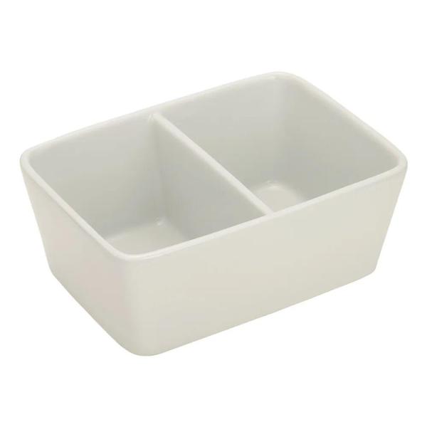 日本画や水彩画の制作には水をたっぷり使うため、なるべく大きい筆洗器が必要です。陶器製の筆洗器はプラスチック・樹脂製のものと比べると重いので机の上で転倒しにくく、汚れが落ちやすくなっています。■サイズ：21cm・（H）9cm■2つ仕切り・陶器...