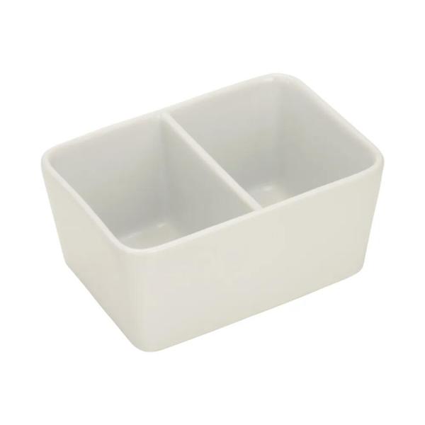 日本画や水彩画の制作には水をたっぷり使うため、なるべく大きい筆洗器が必要です。陶器製の筆洗器はプラスチック・樹脂製のものと比べると重いので机の上で転倒しにくく、汚れが落ちやすくなっています。■サイズ：15cm・（H）7cm■2つ仕切り・陶器...