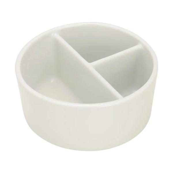 日本画や水彩画の制作には水をたっぷり使うため、なるべく大きい筆洗器が必要です。陶器製の筆洗器はプラスチック・樹脂製のものと比べると重いので机の上で転倒しにくく、汚れが落ちやすくなっています。■サイズ：15φcm・（H）6.5cm■3仕切り・...