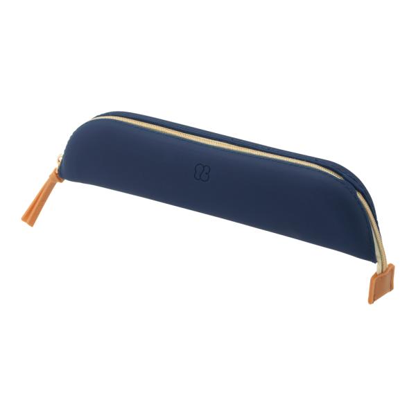 ペントレーのように使えるペンケース。収容物がスグに取り出せる。■寸法：233mm × 38mm × 47mm■収容枚数：ペン約7本■材質：本体／シリコーンゴム※商品に筆記具等は付属しません。※収容本数はペンの種類によって変わります。※商品サ...