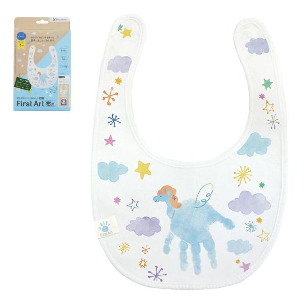 お子様の手形・足形でオリジナルの「スタイ」や「トートバッグ」を作ることができる制作キット「First Art布用」。背景があらかじめプリントされており、手形・足形を押すだけで誰でも簡単にかわいいグッズが制作できます。【作品の作り方】パッケー...