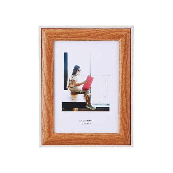 ベーシックで程良い存在感がお部屋にしっくりなじみます。■外寸：174×224mm■内寸：129×180mm■窓寸：119×170mm■写真サイズ：2L判■縦横兼用■置掛兼用■バックボードの取り外し方法：枠内側にはめ込んだストッパーを回転させ...