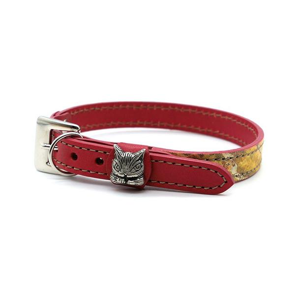 クラシカルな雰囲気が魅力的なわちふぃーるどの古地図柄を使って、猫ちゃん用のレザー製首輪を作りました。シックなデザインに、ダヤンの金具がワンポイントになっています。素材：牛革、他部材対応首回りサイズ：約215〜255mm本体サイズ：長さ310...