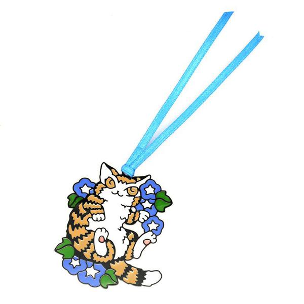 ステンドグラスのように柄の一部が透けている、きれいな金属しおりです。素材：ステンレス、エポキシ樹脂サイズ（紐含まず）：約50×45mm製造： 中国