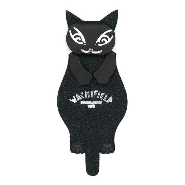 チップが両手でページを押さえて、本からひょっこり顔を覗かせる姿がかわいい革しおりです。後ろ姿もポイントです。素材：牛革サイズ：約H110×W45×D10mm製造：日本