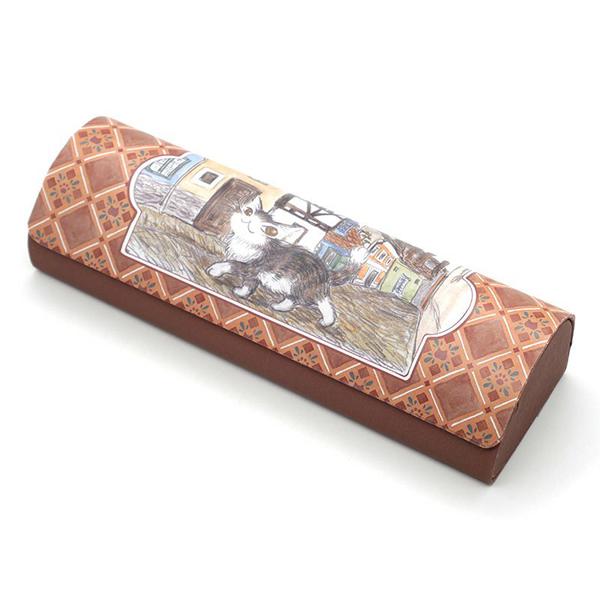 バッグの中でかさばりにくい、小ぶりメガネケースです。鉄製なので、荷物の中でメガネをしっかり守ります。開閉はマグネット。メガネ拭き付きです。素材：PU、鉄、ベルベット　［メガネ拭き］ポリエステル本体サイズ：約H35×W155×D50mmメガネ...