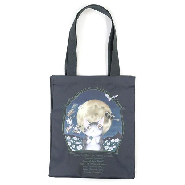 ラミネート加工生地を使った5ポケットレッスンバッグが久しぶりに登場です。たくさん入れられるマチで、サイドバッグに大活躍。名前の由来でもある、習い事用にもおすすめです。素材：ポリエステル100%（EVAコーティング）［持ち手］ポリエステル80...