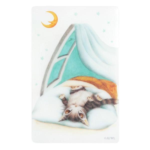 本を読むのが楽しくなる仕掛けのしおりです。文庫本の一回り小さいサイズで、1ページ全体にかぶさる大きさ。クリア素材で文章とイラストが重なって、まるでダヤンたちが物語の中にいるような感覚に。しおりの材質はほどよい柔らかさで、本に合わせて曲がって...