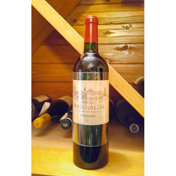 ラテン語でマルゴーを意味する「マロジャリア」。平均樹齢50年、植密度は10,000本/haと密植で、品質を高めるために除葉、グリーンハーベスト、収穫作業はすべて人の手で行い、収量を厳しく制限。完璧主義的なアプローチを行うことで、しっかりと濃...