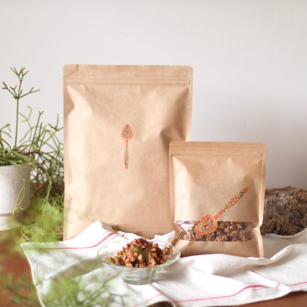 はちみつの甘さがたっぷり残る独自製法で、ひとつひとつ丁寧に焼き上げました。ちえのグラノーラは、食べたら止まらないほど美味しい、毎日の朝食やおやつにぴったりのグラノーラです。ザクザクして香ばしい食感で、牛乳をかけたりヨーグルトに入れて食べると...