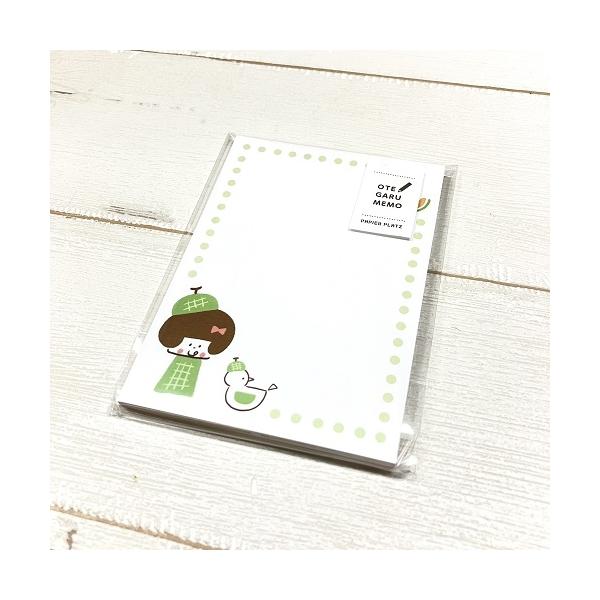 人気イラストレーター＆消しゴムはんこ作家mizutamaさんデザイン。かわいいフルーツシリーズのメモ帳です。総柄のデザインは裏にメッセージを書いたり、切って手帳デコにも使って頂けます。●サイズ：横75×105mm●内容：5柄各10枚、計50枚入