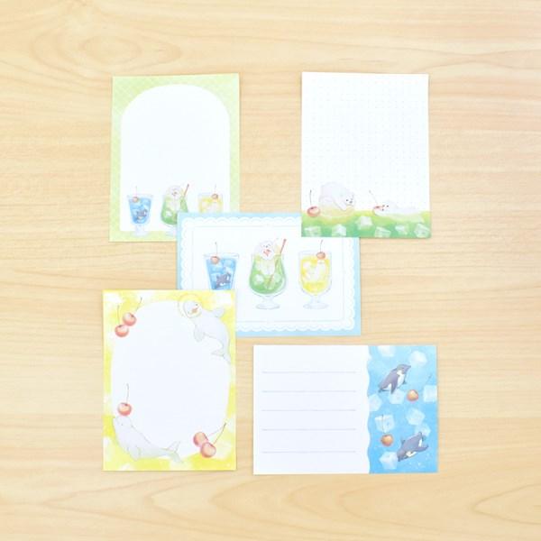 Natsunokaさんデザインのメモ帳。ちょっとしたお手紙や手帳デコに使えます。●サイズ:横75×105mm●内容:5柄各10枚、計50枚入