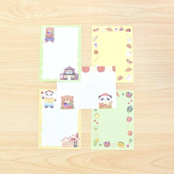 Natsunokaさんデザインのメモ帳。ちょっとしたお手紙や手帳デコに使えます。●サイズ:横75×105mm●内容:5柄各10枚、計50枚入