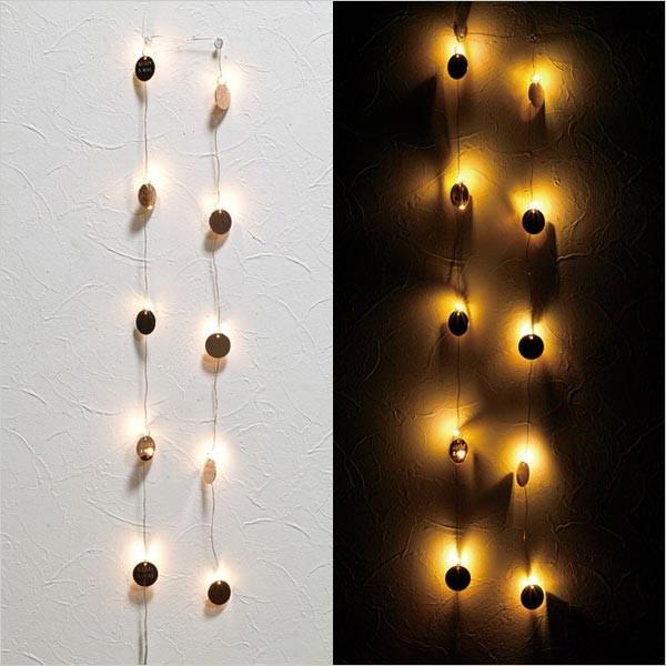 マリア様からのお告げで、心を込めて作られたメダル。それを手にした人に幸福が訪れるという「奇跡のメダル」のように、人々の願いが叶うよう「MAKE A WISH」の文字が刻まれたコインを飾りましょう。●サイズ：W1510×D10×H85●重量：...