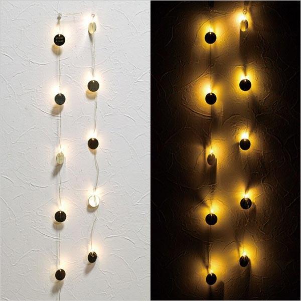 マリア様からのお告げで、心を込めて作られたメダル。それを手にした人に幸福が訪れるという「奇跡のメダル」のように、人々の願いが叶うよう「MAKE A WISH」の文字が刻まれたコインを飾りましょう。●サイズ：W1510×D10×H85●重量：...