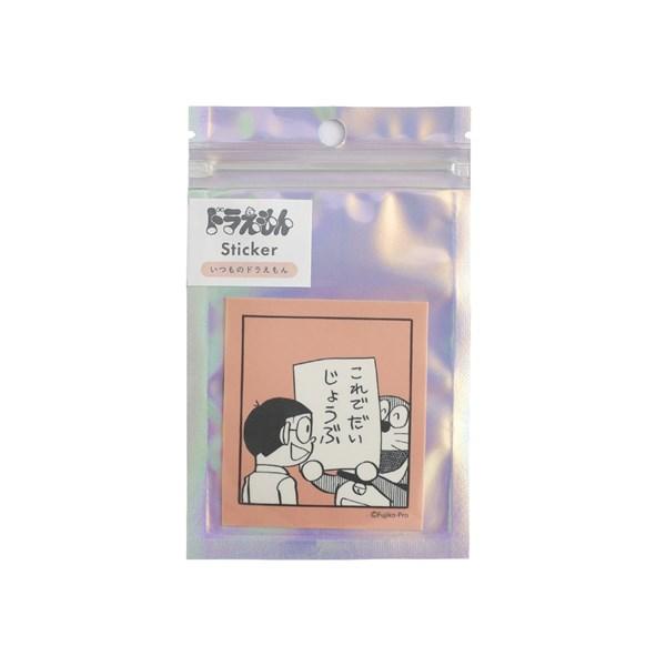 原作コミックのコマをそのままデザインに生かしたドラえもんたちの豊かな表情が楽しめるシリーズです。スマホケースに挟んでかわいいサイズ感のステッカーです。●サイズ：本体：横57×縦65mm パッケージサイズ：横80×縦130mm●素材：ユポ紙（...