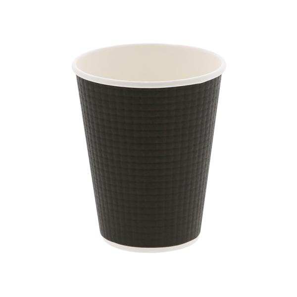 紙コップの表面にエンボス加工がされているため、温かさや冷たさが伝わりにくくなっています。また、コップを持つ際に滑りにくくなっています。カフェなどでのテイクアウトシーン、オフィスのリフレッシュコーナーなどさまざまにご活用いただけます。●サイズ...