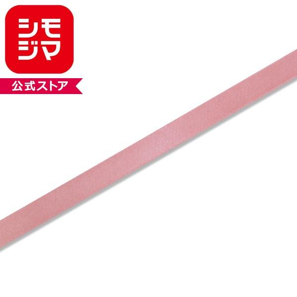 リボンの王道、サテンリボン。しっとりした光沢が魅力ですが、お値段も高め・・・。このリボンはサテンの質感はそのままに、光沢を片面のみにすることによって、お手頃価格を実現しました！通常はナイロン糸を使用したサテンが一般的ですが、このリボンはポリ...