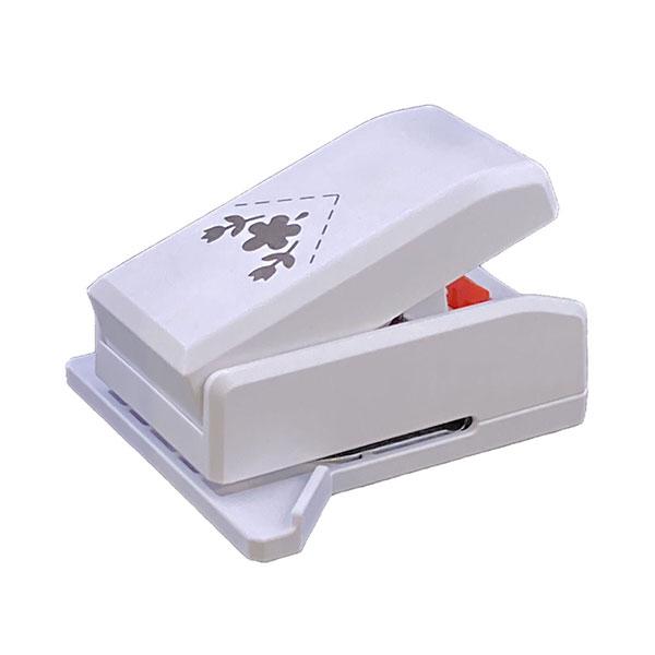 写真やマットのコーナーをエレガントな形にカッティングできるパンチです。お誕生日カード、招待状などのカードのワンポイントにも最適！！スクラップブッキングやアルバム、記念日の装飾、カード・フレーム作りに！ワンポイントにもピッタリです♪●サイズ：...