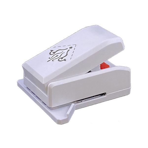 写真やマットのコーナーをエレガントな形にカッティングできるパンチです。お誕生日カード、招待状などのカードのワンポイントにも最適！！スクラップブッキングやアルバム、記念日の装飾、カード・フレーム作りに！ワンポイントにもピッタリです♪●サイズ：...