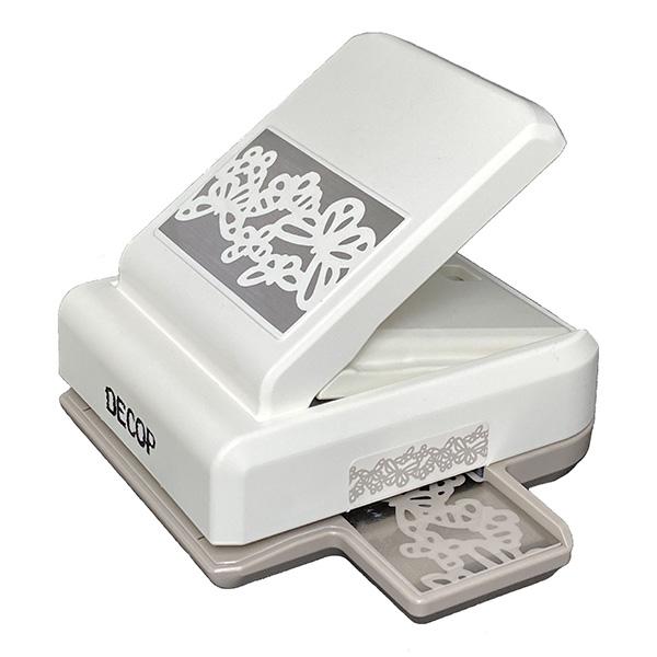 紙のエッジを美しくデザインできるクラフトパンチです。スクラップブッキングやアルバム、記念日の装飾、カード・フレーム作りに。カットしたペーパーをずらし、パンチのガイドの柄にぴったり重ねてカットすることによって連続柄がお好きな長さに作れます!品...