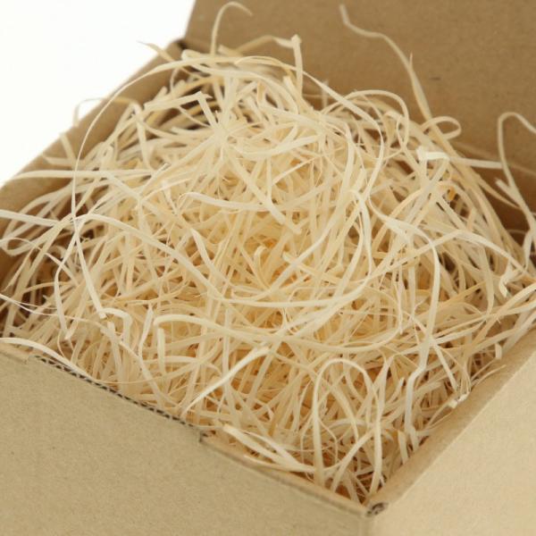 国産木材を使用したナチュラルテイストの緩衝材です！※天然素材の為、大きさにムラがあります。●サイズ：40g●材質：国産松【ご注意ください】商品に在庫数が表示されていない商品は自社販売と在庫を共有しているため、品切れとなる場合があります。 ま...