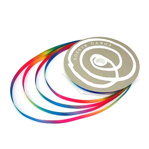 七色のグラデーションが美しいカラフルなラッピングリボンです。ラッピングを華やかに演出します。サイズ：9mm×30m内容：1巻素材：ポリエステル