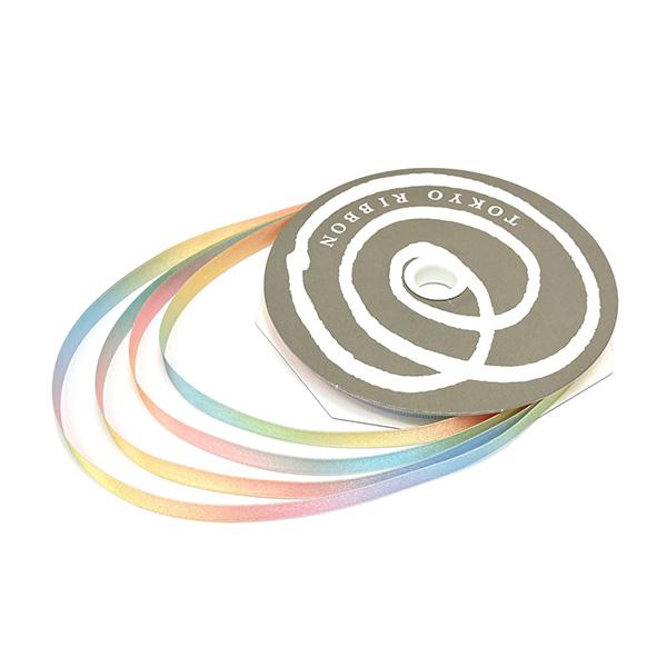 七色のグラデーションが美しいカラフルなラッピングリボンです。ラッピングを華やかに演出します。サイズ：9mm×30m内容：1巻素材：ポリエステル