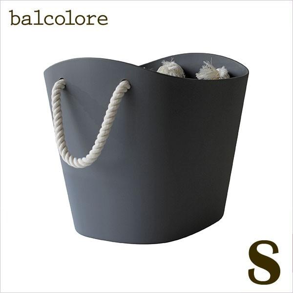 マルチに使えるバスケット！やわらか素材だからキャリーにも♪やわらか素材のキャリー風バスケットです。マチ広で7リットル分の容量なので、様々なものに対応！ キッチンでざっくりと食材のストックを入れたり、洗面所で衣類やタオルを収納したり、 玄関で...