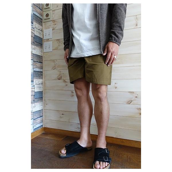 ランチスタンダードからストレッチライトツイルベイカーショーツの入荷です。ハリ感がありながらも風合いが柔らかい「ストレッチライトツイル」を使用したベイカーショーツです。織り目が斜めの畝状に見える綾織物の素材で、通常の織物の糸密度を上げて織る為...