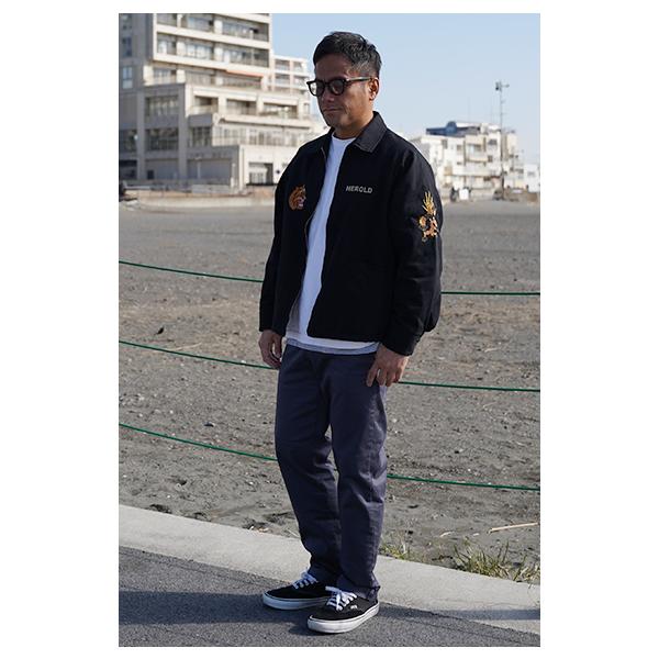 THRIFTY LOOKからSOUVENIR VIET-NAM 1965 JACKET COTTON TWILLが入荷しました。60年代のスーベニアジャケットがアップデートされました。アーカイブのデザインを生かしつつ、現代的なシルエットで復...