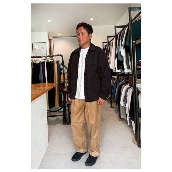 Audienceから14Wコーデュロイ 2タック イージーワイドパンツが入荷です。ワイド目な洗練されたシルエットで快適な履き心地のコーデュロイパンツ。ウエストはゴム＆ドローコード仕様、ベルトループも付いているので、その日の気分でリラックスス...