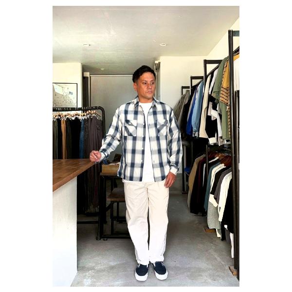 BIG MIKEからRayon Mix Ombre Slit L/S Shirtsが入荷しました。裾はスリッド入りのフラット仕様を採用。着用時のレイヤードバランスや可動性を高めながら、ワークシャツ本来の無骨な表情を引き立てています。猫目ボタ...