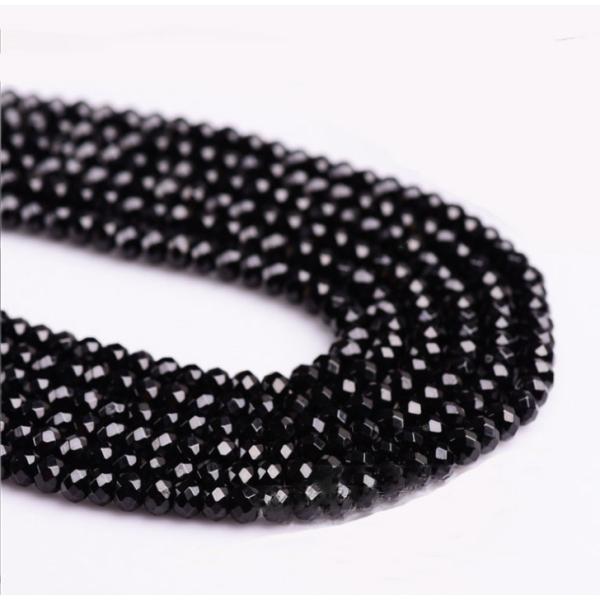 商品名： ブラックスピネル 3ミリ 多面カットビーズ 連売り高貴さ漂う漆黒は上品なアクセサリーのアクセントにもぴったり。ネックレス・ブレスレットなどに最適なブラックスピネルの小粒ビーズです。天然石の種類：ブラックスピネル 石直径サイズ：約2...