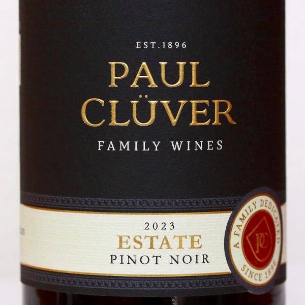 ☆南アフリカ、エルギン産ピノノワール種の赤ワイン☆畑の標高は280-400ｍ、北東斜面と南側斜面がある。植樹は古いものが1989年で若いものは2015年。樹齢は2-29年。主要土壌はBokkeveld Shale（ボッケベルド・シェール：頁...