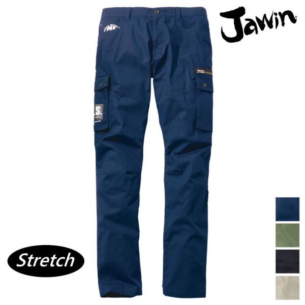 伸縮性に優れたリップストップ素材を使用したミリタリーテイストのカーゴパンツ。