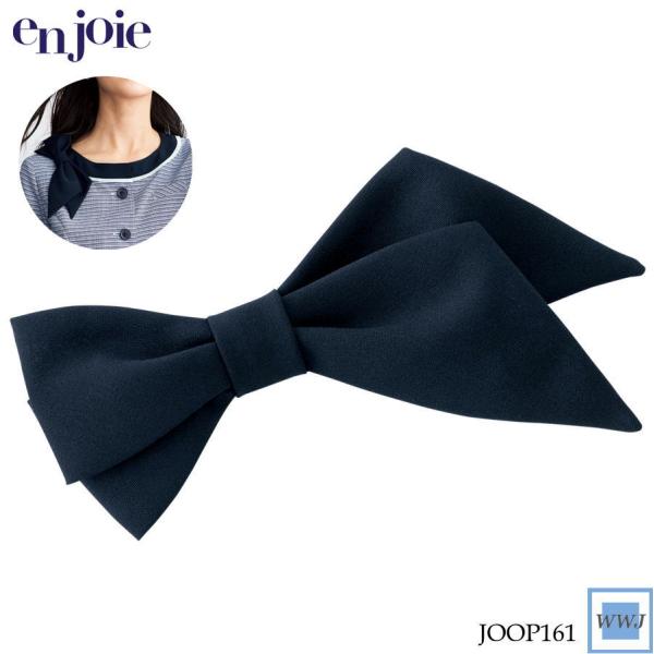 アシンメトリーデザインのリボンブローチ。