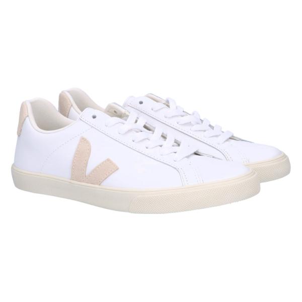 ヴェジャ VEJA フランスを拠点に環境に配慮したサスティナブルな靴づくりを行う『VEJA(ヴェジャ)』 。上質なレザーと靴紐はオーガニックコットンを使用しています。サイドのVマークがポイントのシンプルなデザインのスニーカー。いろいろなファ...