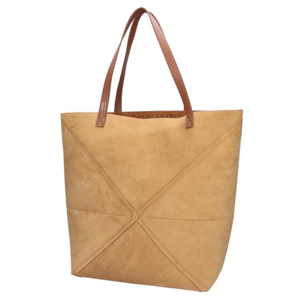 ロエベ LOEWE幾何学的な美と機能性が融合したバッグ。ステッチラインがアクセント。すっきりとしたシルエットで洗練されたイメージを与えます。【サイズ（約）】高さ/約40cm横幅/約47cm(上部)　/約33cm(下部)マチ/約20cm持ち手...