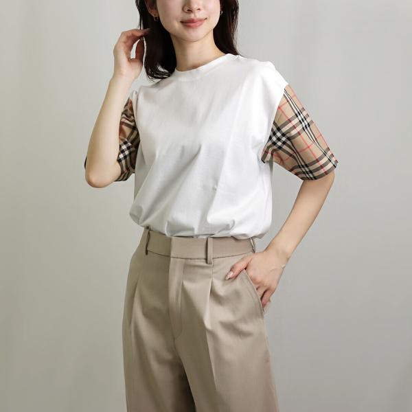 2024春夏 バーバリー BURBERRY ブランドのアイコンともいえるバーバリーチェックのスリーブデザインがブランドをアピール。シンプルなデザインのTシャツは、主役のトップスとしてワンランク上のカジュアルスタイルを実現します。【サイズ（約...