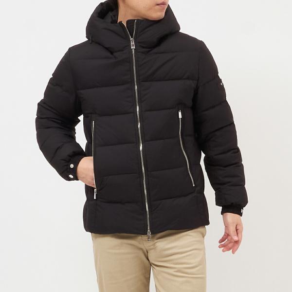 タトラス TATRAS マットな質感のダウンジャケット。ブラックカラーにシルバーカラーのファスナーが映えます。着心地が良く防寒性にも優れ様々なコーディネートで着回しやすいダウンです。【サイズ（約）】-【仕様】フード取り外し不可【素材】表地/...