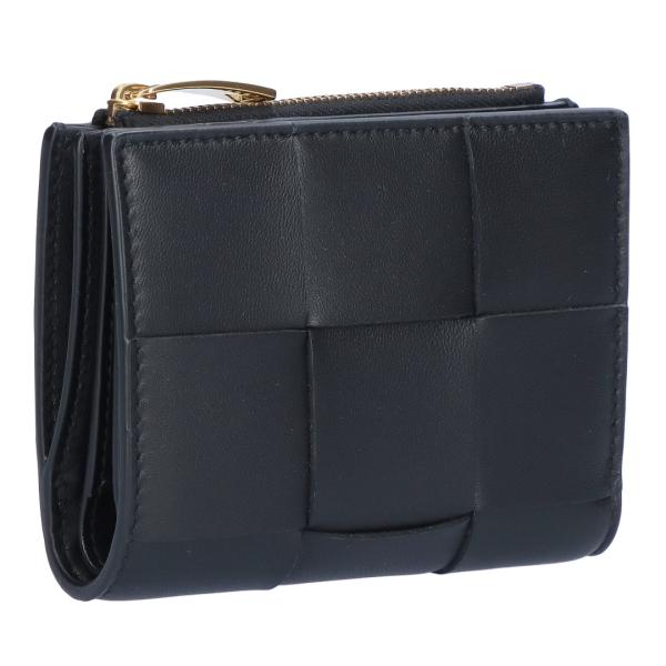 ボッテガヴェネタ BOTTEGA VENETA上質な牛革を贅沢に使い、メッシュ状に編みこんだ「イントレチャート」のお財布は流行に左右されず、末永くお使いいただける逸品。ギフトにも喜ばれる定番人気アイテムです。【サイズ（約）】縦/約9cm横幅...