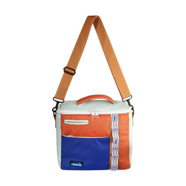 KAVUの中型ソフトクーラーバッグ。金属製のDリングとスプリングフックハードウェアを備えたクロスボディ調整可能で取り外し可能なショルダーストラップ。パッド入りグリップ付きの固定ハンドストラップ、垂直リギングストラップ、ジップ留めのメインコン...