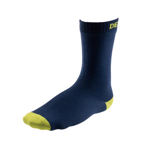 アウター、ライニング、インナーによる防水透湿三層構造の防水ソックスです。デクシェル防水ソックスの中で最も薄手となる『ウルトラシン クルー』は、防水ソックスでありながらも柔らかな肌触りで快適な履き心地を実現しています。インナー素材には環境に優...
